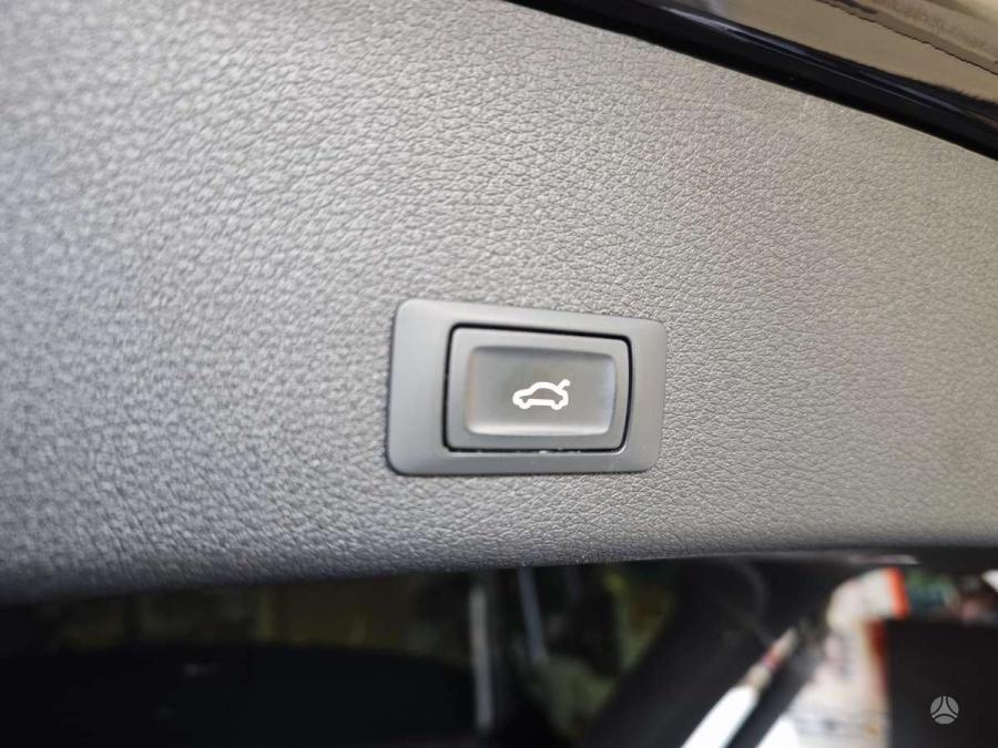 Melns Audi E-Tron 2020 Jelgava, ar dzinēja tilpumu 0.00 L un nobraukumu 179 tūkst. km par 22000 €, foto 28 vietnē AUTOMOTO.COM.LV