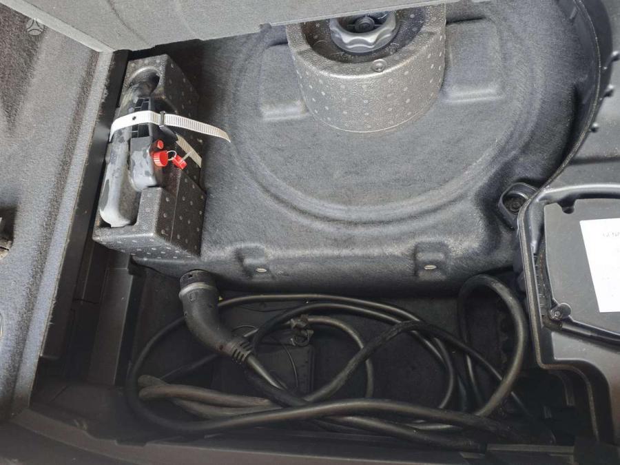 Melns Audi E-Tron 2020 Jelgava, ar dzinēja tilpumu 0.00 L un nobraukumu 179 tūkst. km par 22000 €, foto 31 vietnē AUTOMOTO.COM.LV
