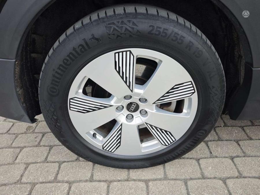 Melns Audi E-Tron 2020 Jelgava, ar dzinēja tilpumu 0.00 L un nobraukumu 179 tūkst. km par 22000 €, foto 32 vietnē AUTOMOTO.COM.LV