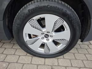 Melns Audi E-Tron 2020 Jelgava, ar dzinēja tilpumu 0.00 L un nobraukumu 179 tūkst. km par 22000 €, foto 33 vietnē AUTOMOTO.COM.LV