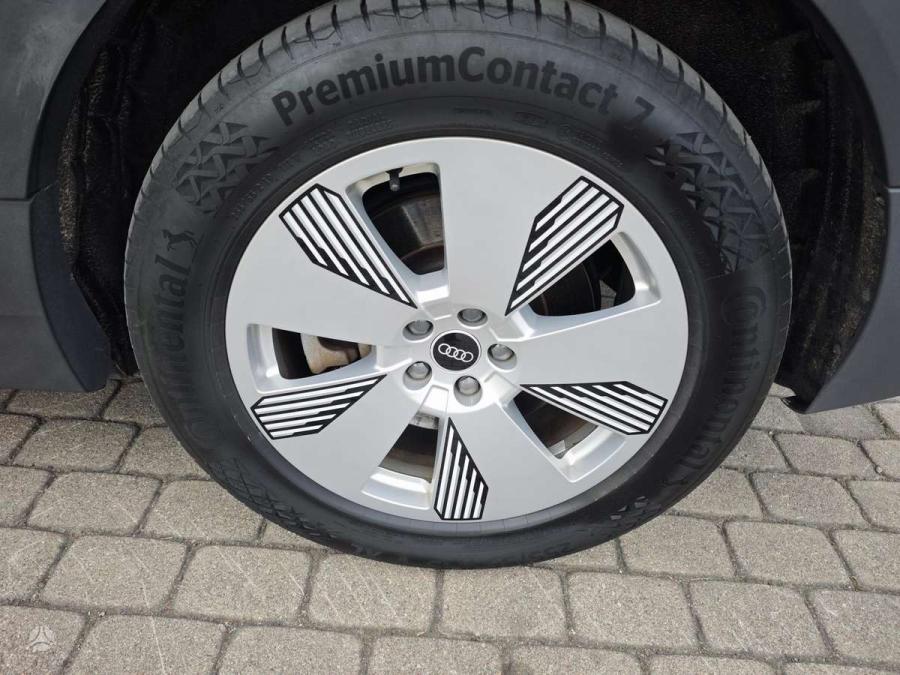 Melns Audi E-Tron 2020 Jelgava, ar dzinēja tilpumu 0.00 L un nobraukumu 179 tūkst. km par 22000 €, foto 33 vietnē AUTOMOTO.COM.LV