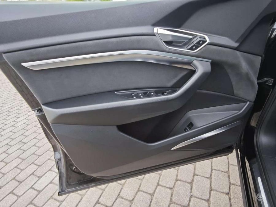 Melns Audi E-Tron 2020 Jelgava, ar dzinēja tilpumu 0.00 L un nobraukumu 179 tūkst. km par 22000 €, foto 36 vietnē AUTOMOTO.COM.LV
