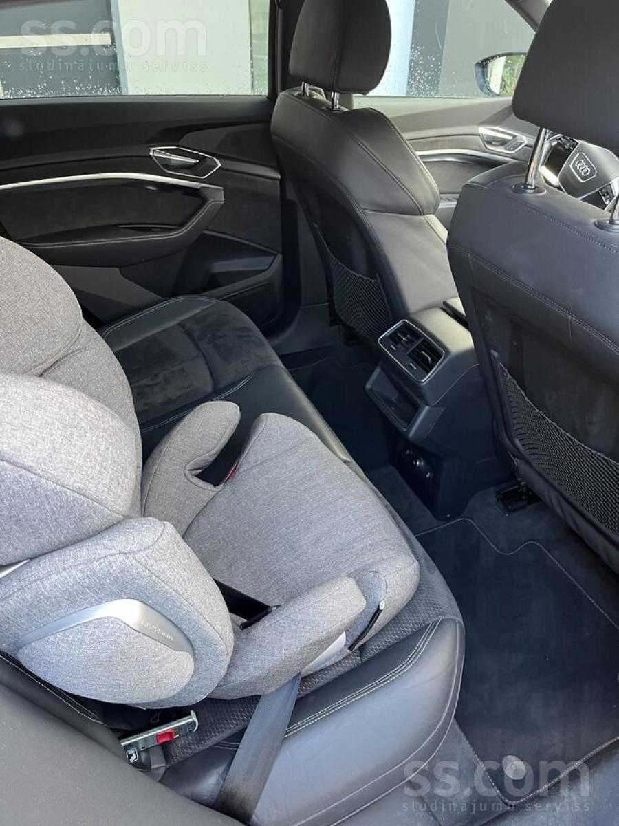 Melns Audi E-Tron 2020 Rīga, ar dzinēja tilpumu 0.00 L un nobraukumu 176 tūkst. km par 21200 €, foto 7 vietnē AUTOMOTO.COM.LV