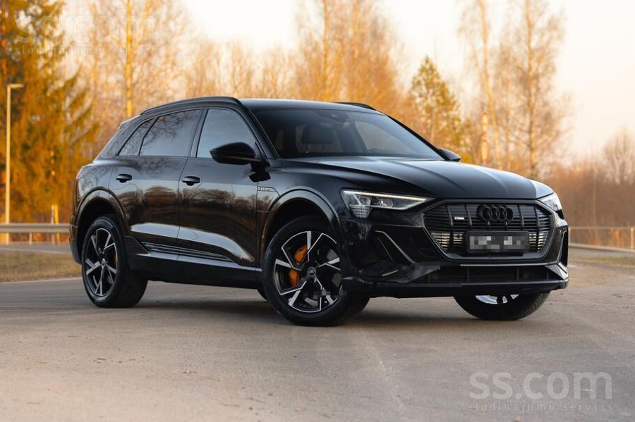 Melns Audi E-Tron 2020 Jelgava, ar dzinēja tilpumu 0.00 L un nobraukumu 168 tūkst. km par 26300 €, foto 1 vietnē AUTOMOTO.COM.LV