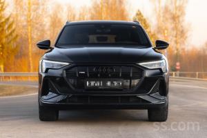 Melns Audi E-Tron 2020 Jelgava, ar dzinēja tilpumu 0.00 L un nobraukumu 168 tūkst. km par 26300 €, foto 4 vietnē AUTOMOTO.COM.LV