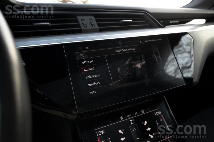 Melns Audi E-Tron 2020 Jelgava, ar dzinēja tilpumu 0.00 L un nobraukumu 168 tūkst. km par 26300 €, foto 14 vietnē AUTOMOTO.COM.LV