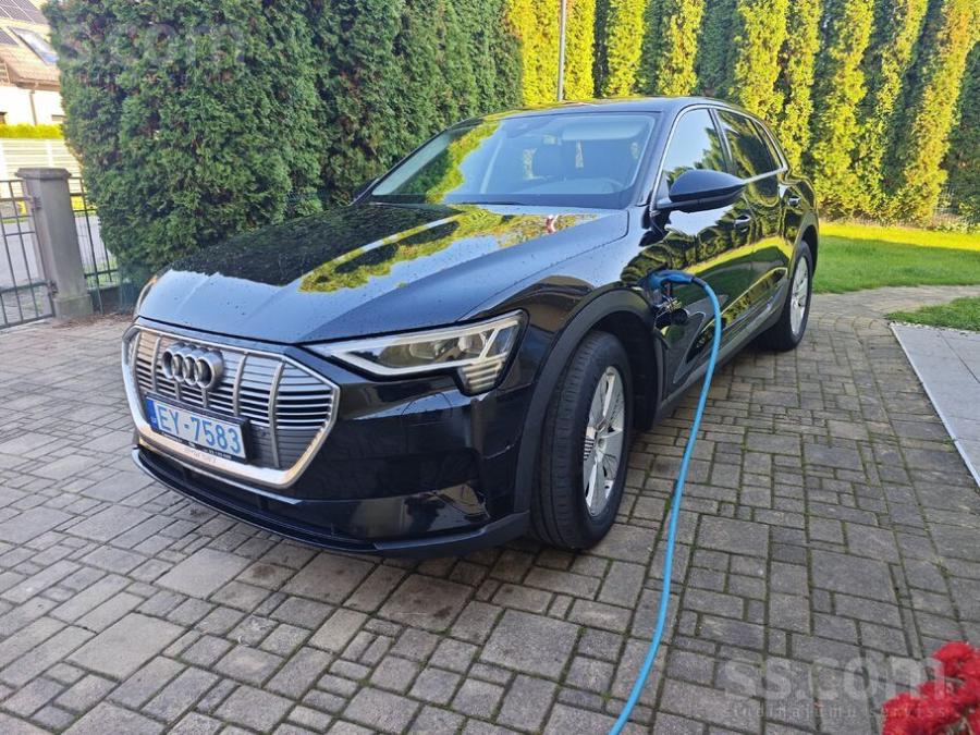 Melns Audi E-Tron 2020 Rīga, ar dzinēja tilpumu 0.00 L un nobraukumu 190 tūkst. km par 19900 €, foto 1 vietnē AUTOMOTO.COM.LV