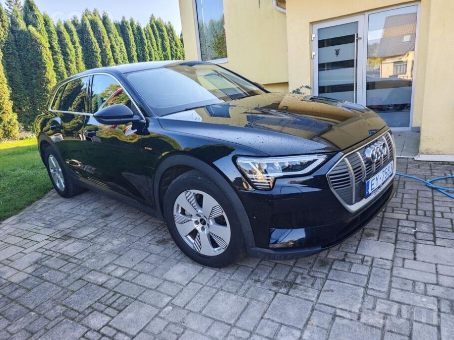 Melns Audi E-Tron 2020 Rīga, ar dzinēja tilpumu 0.00 L un nobraukumu 190 tūkst. km par 19900 €, foto 4 vietnē AUTOMOTO.COM.LV