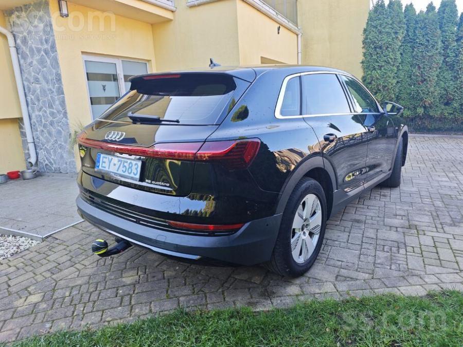 Melns Audi E-Tron 2020 Rīga, ar dzinēja tilpumu 0.00 L un nobraukumu 190 tūkst. km par 19900 €, foto 6 vietnē AUTOMOTO.COM.LV