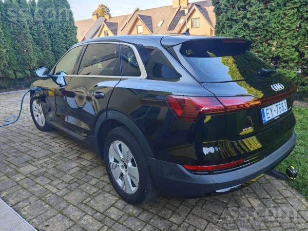 Audi E-Tron 2020 Rīga vietnē Melns Audi E-Tron 2020 Rīga, ar dzinēja tilpumu 0.00 L un nobraukumu 190 tūkst. km par 19900 €, foto 8 vietnē AUTOMOTO.COM.LV