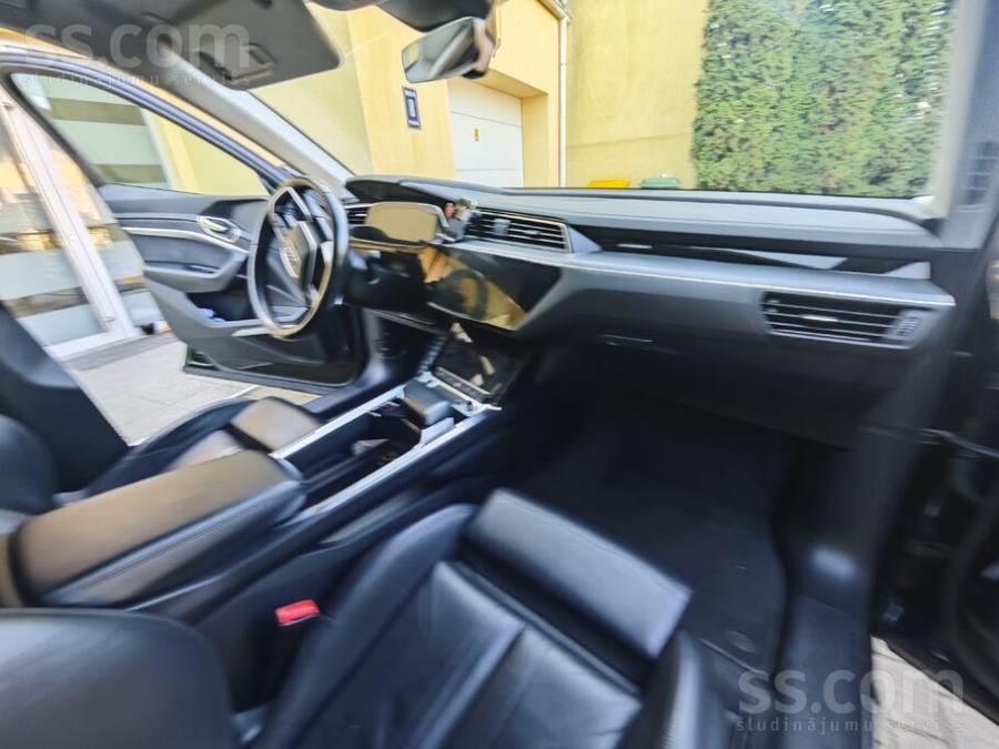 Melns Audi E-Tron 2020 Rīga, ar dzinēja tilpumu 0.00 L un nobraukumu 190 tūkst. km par 19900 €, foto 12 vietnē AUTOMOTO.COM.LV