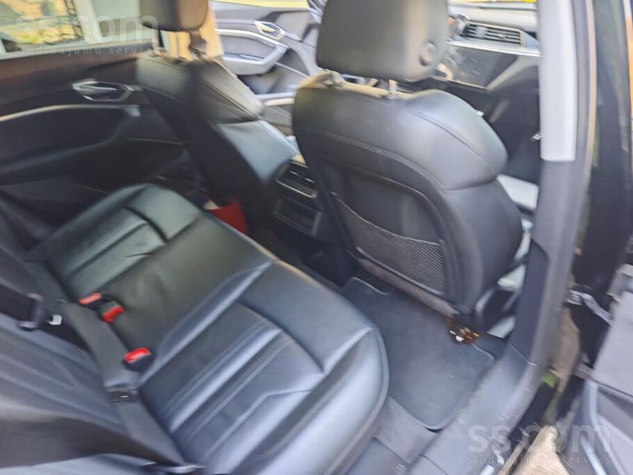 Melns Audi E-Tron 2020 Rīga, ar dzinēja tilpumu 0.00 L un nobraukumu 190 tūkst. km par 19900 €, foto 14 vietnē AUTOMOTO.COM.LV