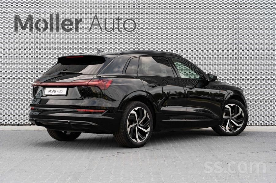 Black Audi E-Tron 2021 in Riga, with an engine capacity of 0.00 L and mileage of 67 thousand km for 22490 €, photo 4 on AUTOMOTO.COM.LV