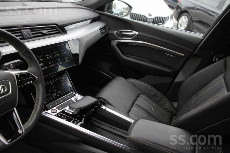 Black Audi E-Tron 2021 in Tukums, with an engine capacity of 0.00 L and mileage of 69 thousand km for 45000 €, photo 7 on AUTOMOTO.COM.LV