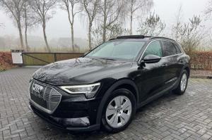 Black Audi E-Tron 2021 in Vilnius, with an engine capacity of 0.00 L and mileage of 61 thousand km for 27900 €, photo 2 on AUTOMOTO.COM.LV