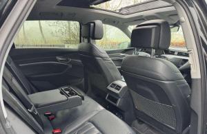 Black Audi E-Tron 2021 in Vilnius, with an engine capacity of 0.00 L and mileage of 61 thousand km for 27900 €, photo 12 on AUTOMOTO.COM.LV