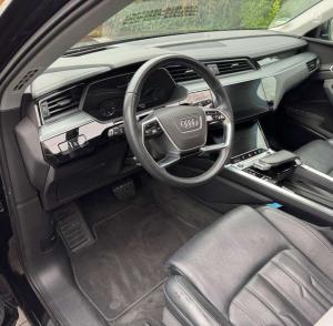 Black Audi E-Tron 2021 in Vilnius, with an engine capacity of 0.00 L and mileage of 61 thousand km for 27900 €, photo 14 on AUTOMOTO.COM.LV