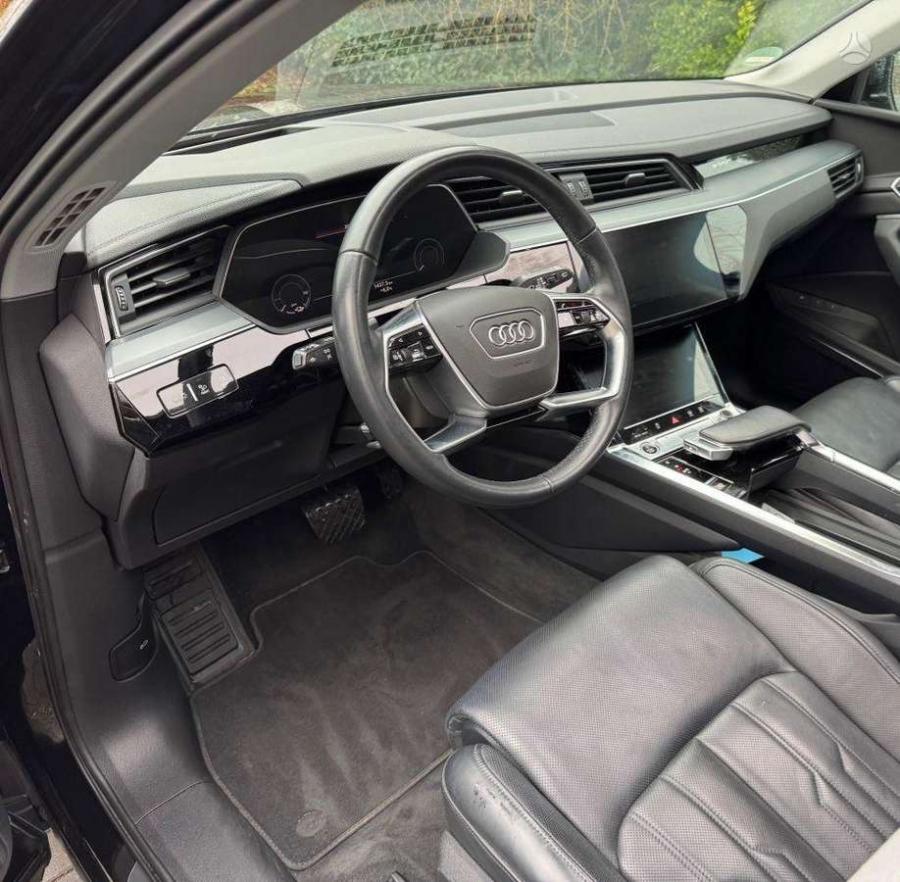 Black Audi E-Tron 2021 in Vilnius, with an engine capacity of 0.00 L and mileage of 61 thousand km for 27900 €, photo 14 on AUTOMOTO.COM.LV
