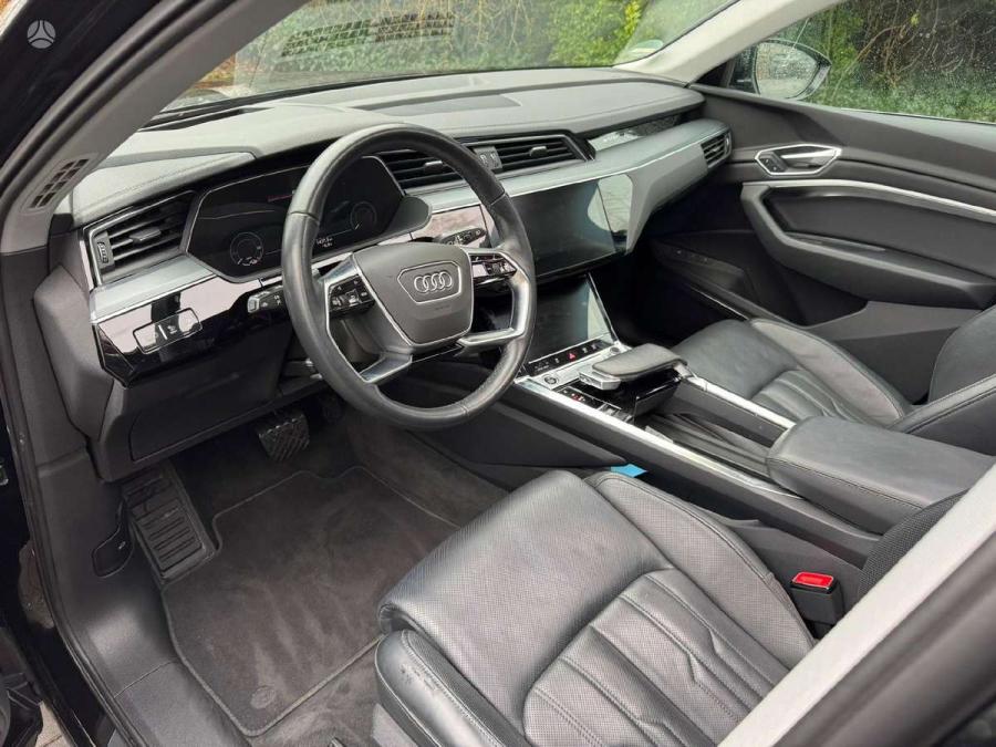 Black Audi E-Tron 2021 in Vilnius, with an engine capacity of 0.00 L and mileage of 61 thousand km for 27900 €, photo 18 on AUTOMOTO.COM.LV