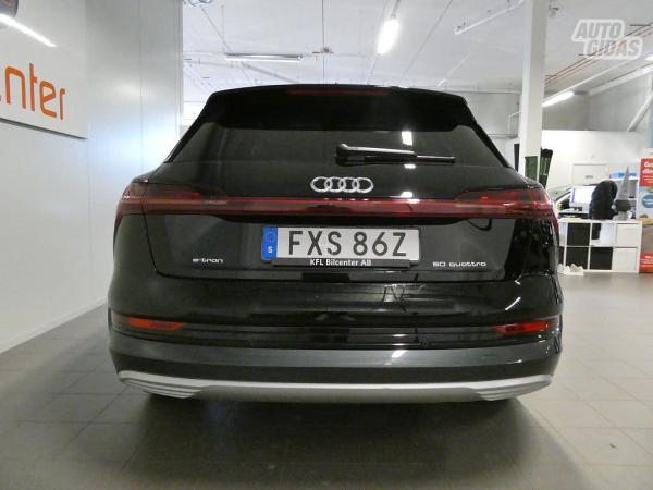 Black Audi E-Tron 2021 in Kaunas, with an engine capacity of 0.00 L and mileage of 66 thousand km for 31272 €, photo 7 on AUTOMOTO.COM.LV