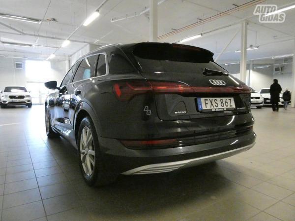 Black Audi E-Tron 2021 in Kaunas, with an engine capacity of 0.00 L and mileage of 66 thousand km for 31272 €, photo 8 on AUTOMOTO.COM.LV