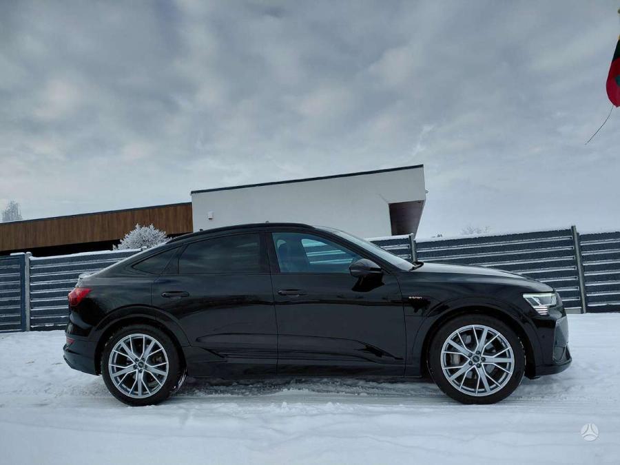 Black Audi E-Tron 2021 in Vilkaviskis, with an engine capacity of 0.00 L and mileage of 50 thousand km for 30200 €, photo 4 on AUTOMOTO.COM.LV