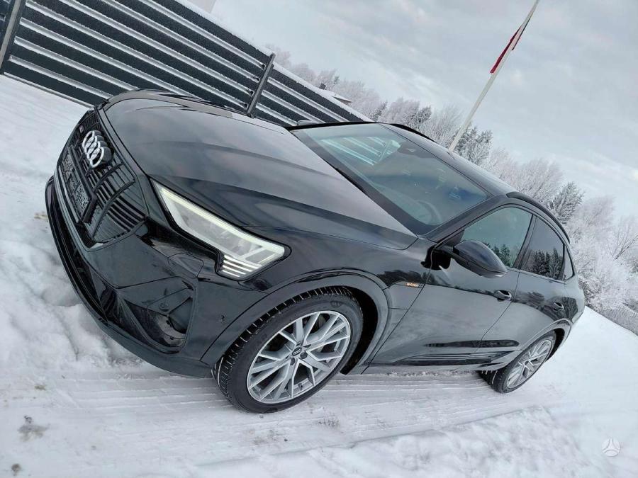 Black Audi E-Tron 2021 in Vilkaviskis, with an engine capacity of 0.00 L and mileage of 50 thousand km for 30200 €, photo 11 on AUTOMOTO.COM.LV