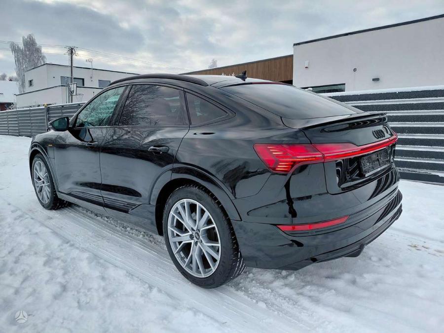 Black Audi E-Tron 2021 in Vilkaviskis, with an engine capacity of 0.00 L and mileage of 50 thousand km for 30200 €, photo 15 on AUTOMOTO.COM.LV