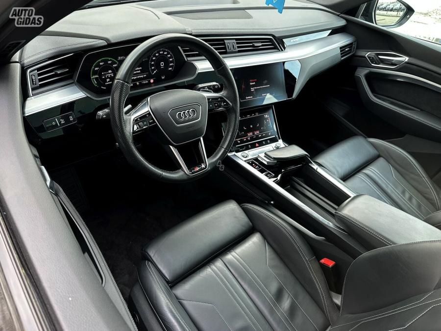 Black Audi E-Tron 2021 in Kaunas, with an engine capacity of 0.00 L and mileage of 180 thousand km for 22900 €, photo 5 on AUTOMOTO.COM.LV