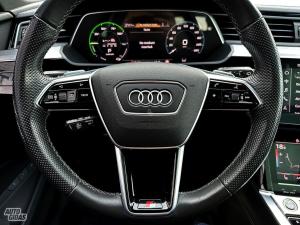 Black Audi E-Tron 2021 in Kaunas, with an engine capacity of 0.00 L and mileage of 180 thousand km for 22900 €, photo 6 on AUTOMOTO.COM.LV