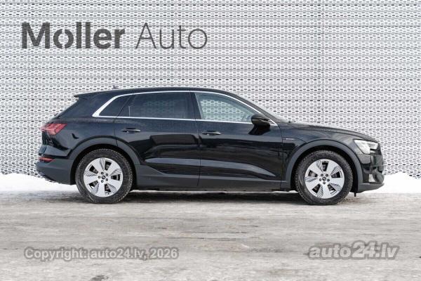Black Audi E-Tron 2021 in Riga, with an engine capacity of 0.00 L and mileage of 65 thousand km for 35765 €, photo 5 on AUTOMOTO.COM.LV