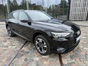 Melns Audi E-Tron 2021 Rīga, ar dzinēja tilpumu 0.00 L un nobraukumu 124 tūkst. km par 29555 €, foto  vietnē AUTOMOTO.COM.LV