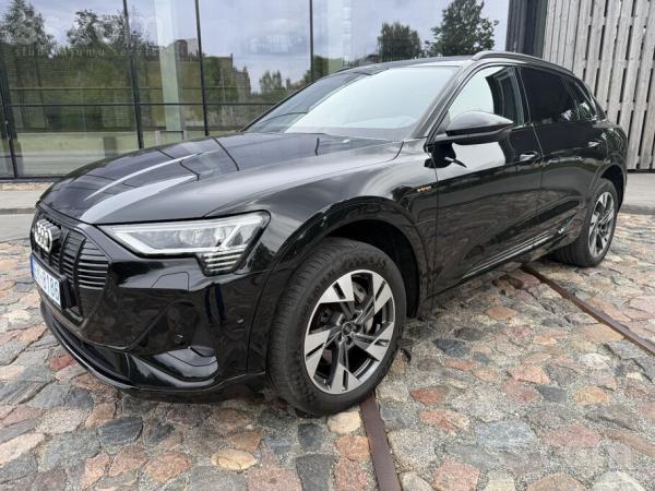 Black Audi E-Tron 2021 in Riga, with an engine capacity of 0.00 L and mileage of 124 thousand km for 29555 €, photo 2 on AUTOMOTO.COM.LV