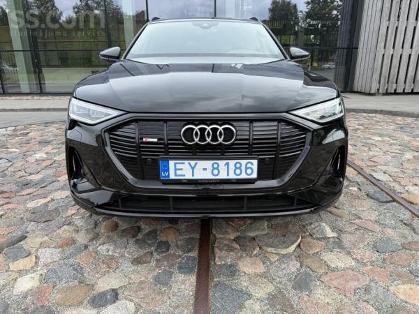 Black Audi E-Tron 2021 in Riga, with an engine capacity of 0.00 L and mileage of 124 thousand km for 29555 €, photo 3 on AUTOMOTO.COM.LV