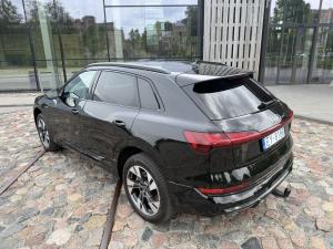 Melns Audi E-Tron 2021 Rīga, ar dzinēja tilpumu 0.00 L un nobraukumu 124 tūkst. km par 29555 €, foto 5 vietnē AUTOMOTO.COM.LV