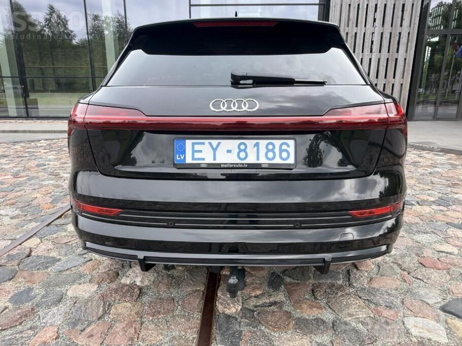 Melns Audi E-Tron 2021 Rīga, ar dzinēja tilpumu 0.00 L un nobraukumu 124 tūkst. km par 29555 €, foto 8 vietnē AUTOMOTO.COM.LV