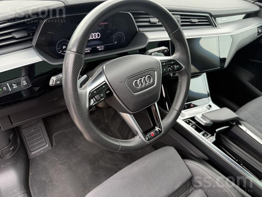 Melns Audi E-Tron 2021 Rīga, ar dzinēja tilpumu 0.00 L un nobraukumu 124 tūkst. km par 29555 €, foto 10 vietnē AUTOMOTO.COM.LV