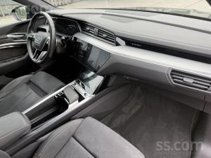 Melns Audi E-Tron 2021 Rīga, ar dzinēja tilpumu 0.00 L un nobraukumu 124 tūkst. km par 29555 €, foto 16 vietnē AUTOMOTO.COM.LV