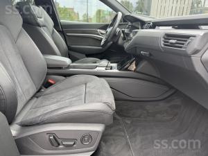 Melns Audi E-Tron 2021 Rīga, ar dzinēja tilpumu 0.00 L un nobraukumu 124 tūkst. km par 29555 €, foto 18 vietnē AUTOMOTO.COM.LV