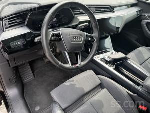 Melns Audi E-Tron 2021 Rīga, ar dzinēja tilpumu 0.00 L un nobraukumu 124 tūkst. km par 29555 €, foto 22 vietnē AUTOMOTO.COM.LV