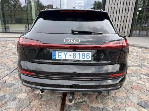Melns Audi E-Tron 2021 Rīga, ar dzinēja tilpumu 0.00 L un nobraukumu 124 tūkst. km par 29555 €, foto 29 vietnē AUTOMOTO.COM.LV
