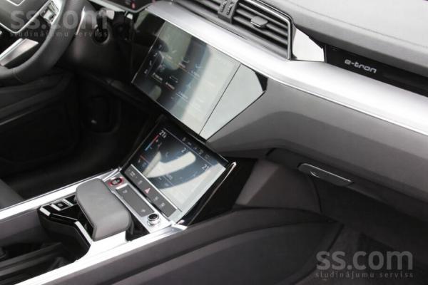 Melns Audi E-Tron 2021 Tukums, ar dzinēja tilpumu 0.00 L un nobraukumu 69 tūkst. km par 43000 €, foto 8 vietnē AUTOMOTO.COM.LV