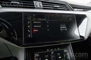 Черный Ауди E-Tron 2021 в Рига, объемом двигателя 0.00 л и пробегом 65 тыс. км за 30900 €, фото 22 на AUTOMOTO.COM.LV