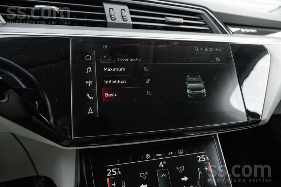 Черный Ауди E-Tron 2021 в Рига, объемом двигателя 0.00 л и пробегом 65 тыс. км за 30900 €, фото 22 на AUTOMOTO.COM.LV