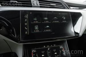 Черный Ауди E-Tron 2021 в Рига, объемом двигателя 0.00 л и пробегом 65 тыс. км за 30900 €, фото 24 на AUTOMOTO.COM.LV
