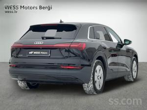 Черный Ауди E-Tron 2021 в Рига, объемом двигателя 0.00 л и пробегом 37 тыс. км за 29500 €, фото 3 на AUTOMOTO.COM.LV