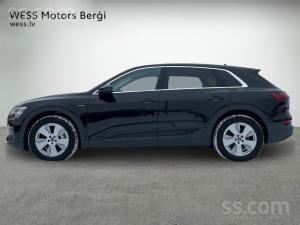 Черный Ауди E-Tron 2021 в Рига, объемом двигателя 0.00 л и пробегом 37 тыс. км за 29500 €, фото 4 на AUTOMOTO.COM.LV