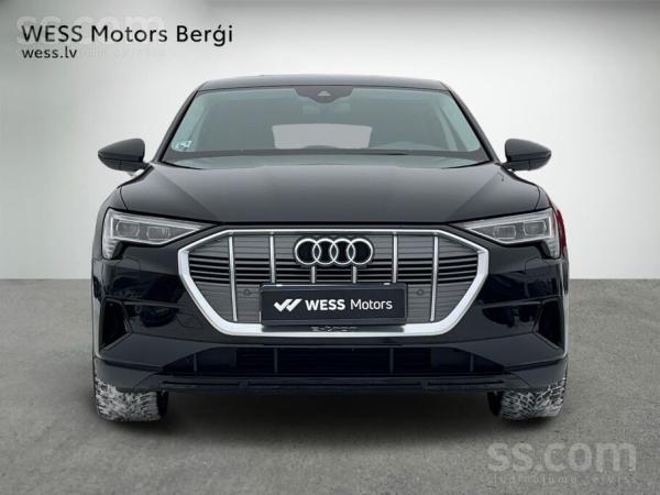 Black Audi E-Tron 2021 in Riga, with an engine capacity of 0.00 L and mileage of 37 thousand km for 29500 €, photo 5 on AUTOMOTO.COM.LV