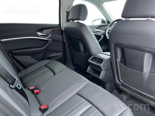 Black Audi E-Tron 2021 in Riga, with an engine capacity of 0.00 L and mileage of 37 thousand km for 29500 €, photo 7 on AUTOMOTO.COM.LV