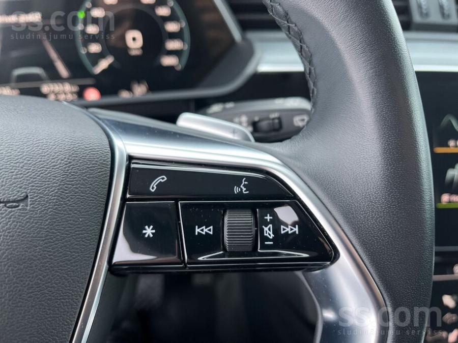 Черный Ауди E-Tron 2021 в Рига, объемом двигателя 0.00 л и пробегом 37 тыс. км за 29500 €, фото 30 на AUTOMOTO.COM.LV